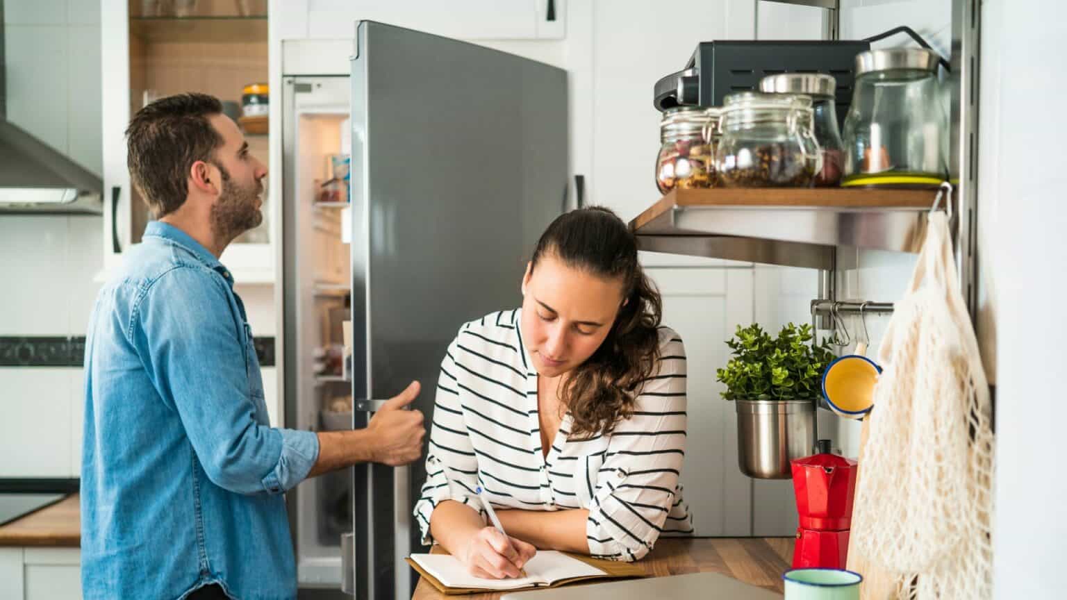 Eat healthy, enjoy food and save money – 7 tips on how to do it
